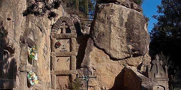 Alojamientos rurales en Cripta y cementerio de Olius
